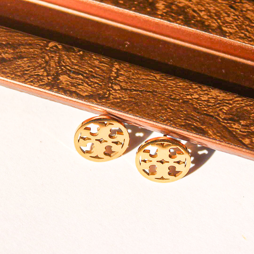 Everyday Essentials – StickOnChic