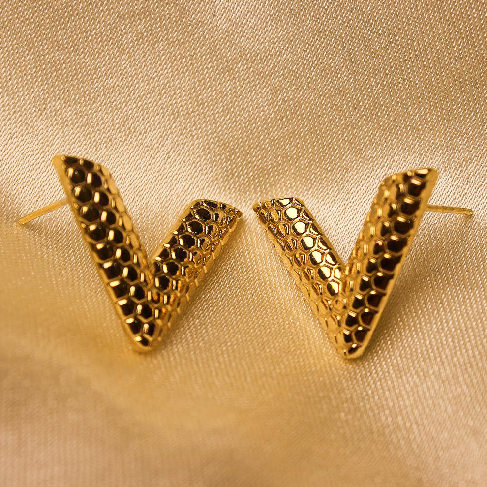 V-Shape Elegance – StickOnChic